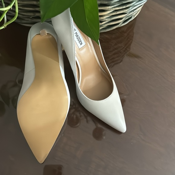 Steve Madden | Shoes | New Never Worn Steve Madden Size 9 Pumps White ...